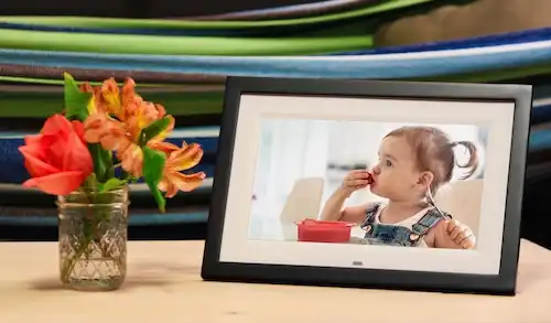 Skylight | Digital Photo Frame Email